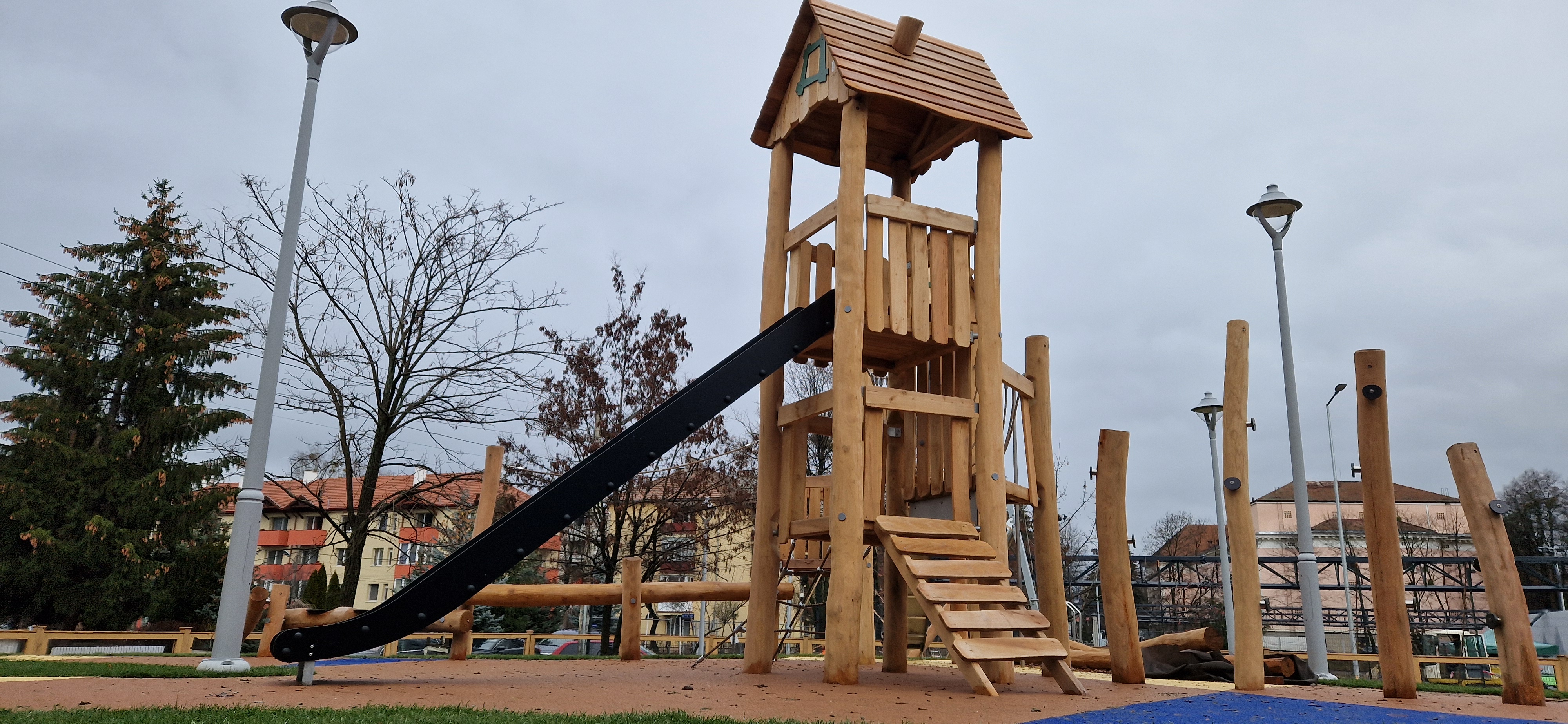 Parcul Central Municipal Odorheiu Secuiesc – Loc de joaca exterior ...