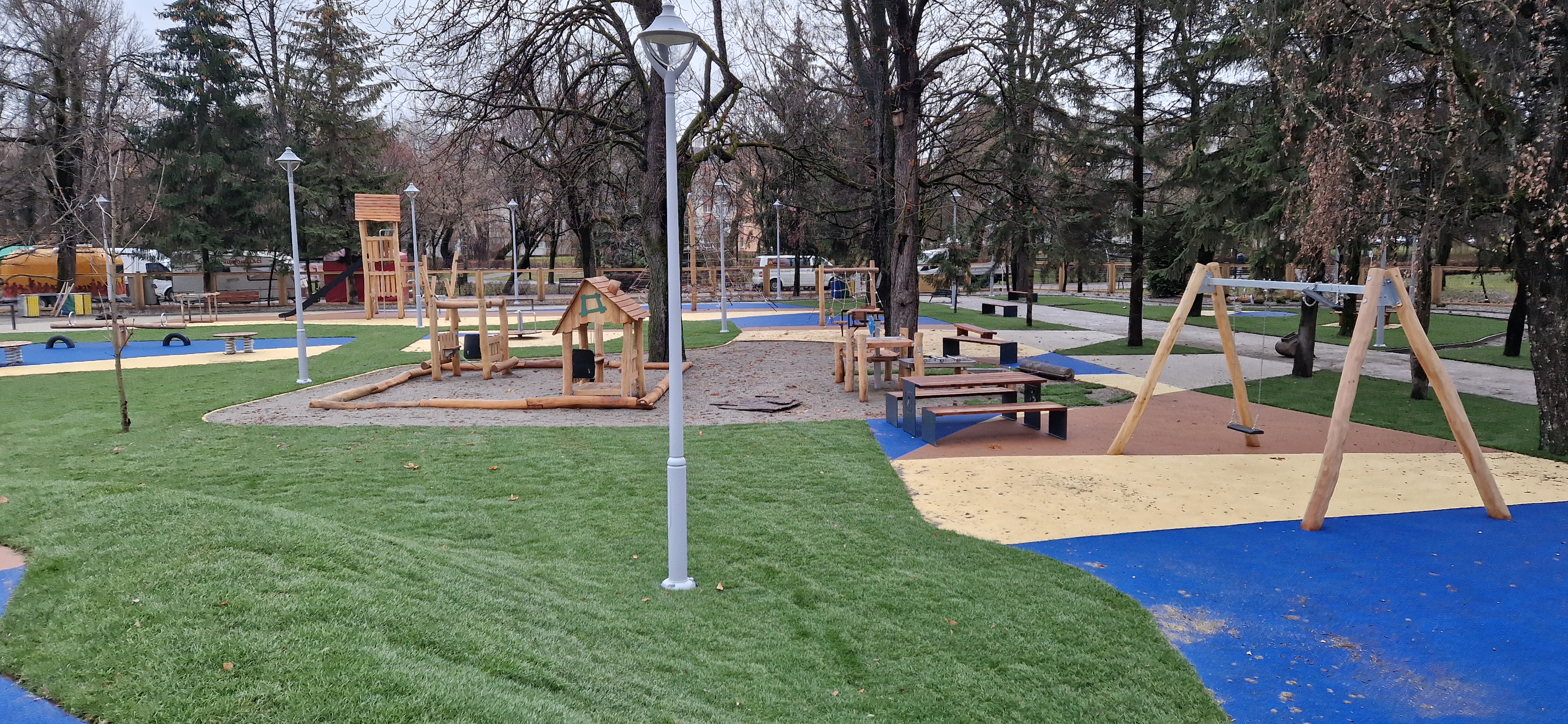 Parcul Central Municipal Odorheiu Secuiesc – Loc de joaca exterior ...